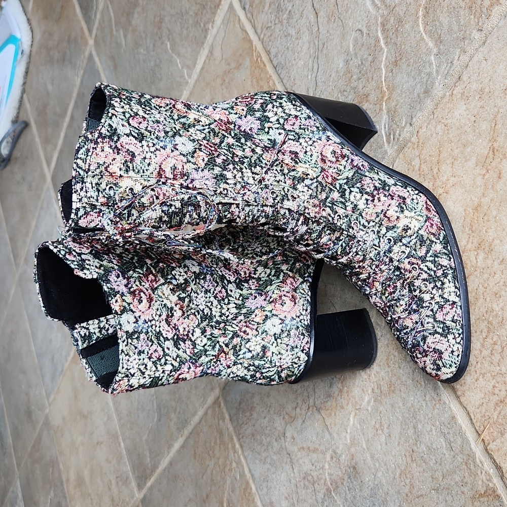 Jeffrey Campbell Archille Floral Grannycore Tapestry … Gem